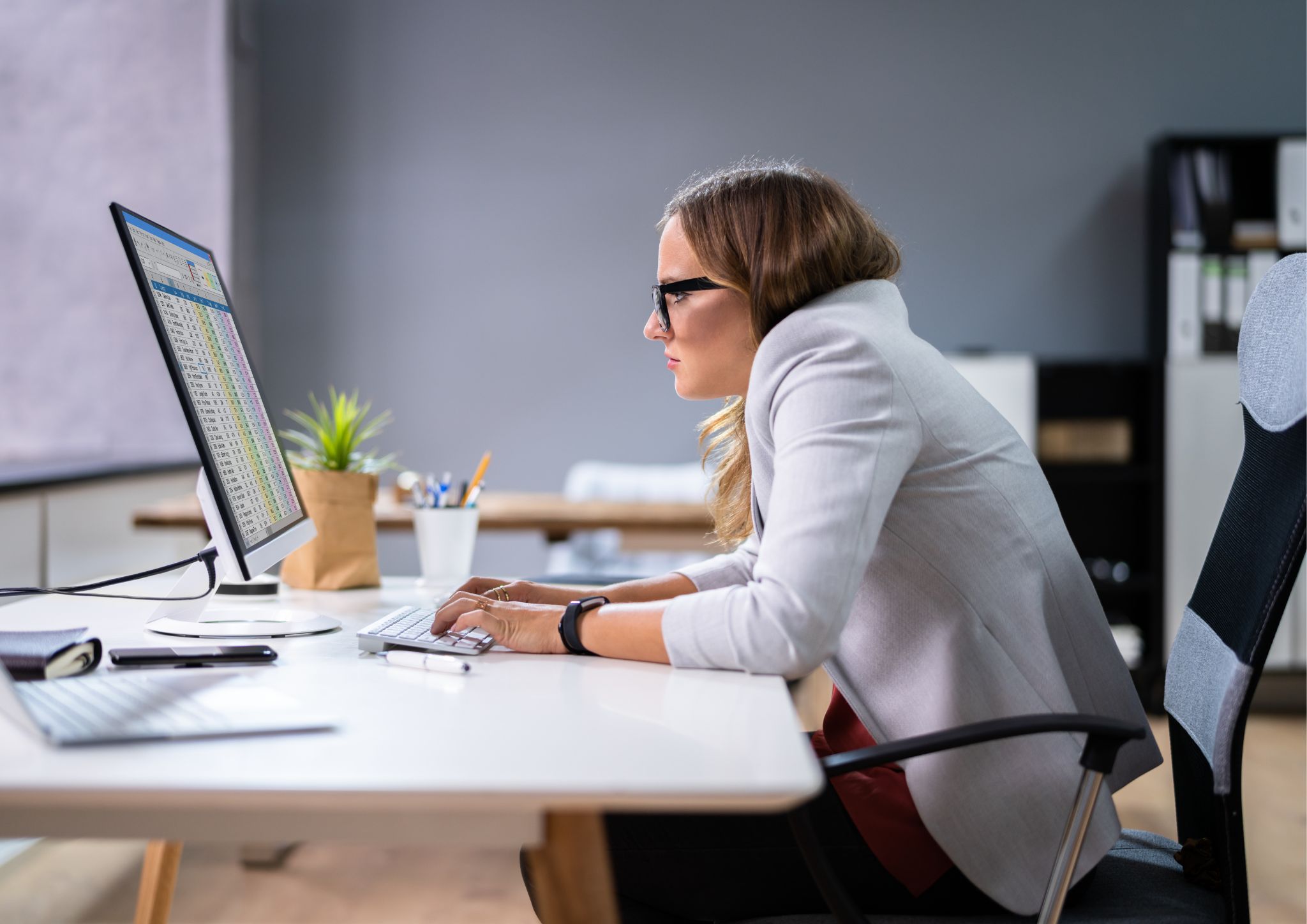 7 Steps to Better Posture at Work: Improve Your Health and Comfort ...